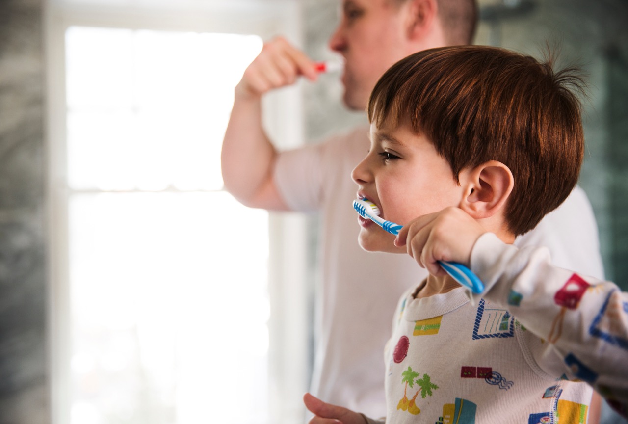 How to Choose the Right Toothbrush: Manual vs. Electric - Lifetime ...